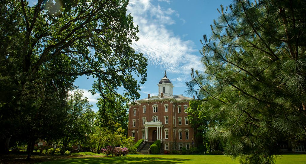 Linfield's president announces reopening for in-person classes this ...
